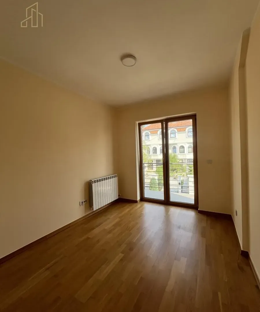 Izdavanje, četvorosoban stan, 121m2, Lisičji Potok, Beograd