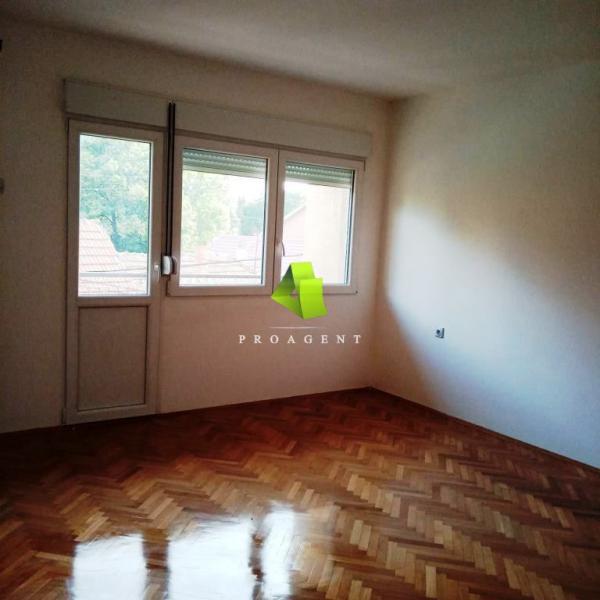 Trosoban stan za izdavanje, 90m2, 350€