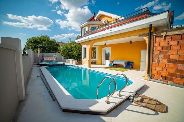 Kuća na prodaju, 251m2, 371.000€