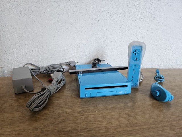 Plava Nintendo Wii konzola RVL-101 komplet dzojstik Lim