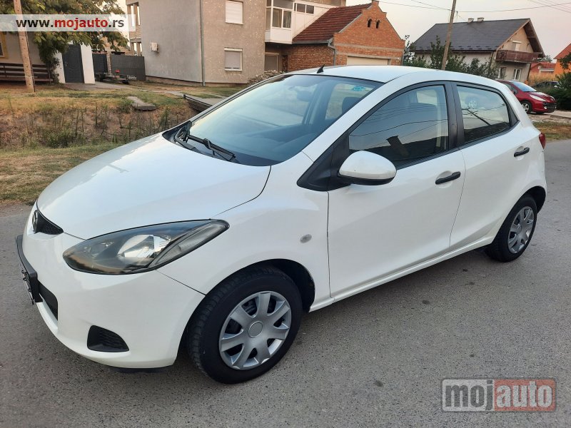 Mazda 2 1.3 b,KLIMA,ODLICNA