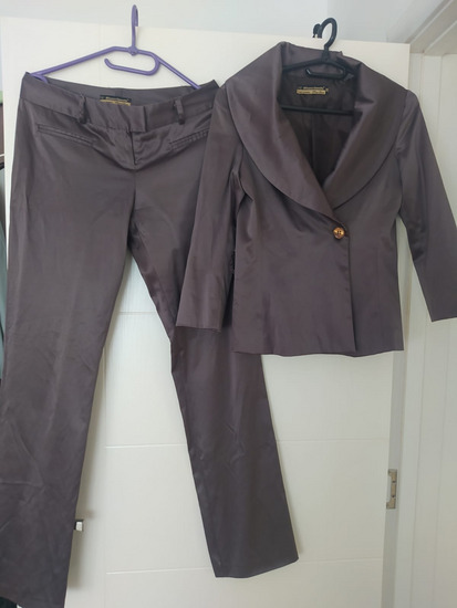 Odelo pantalone i blezer