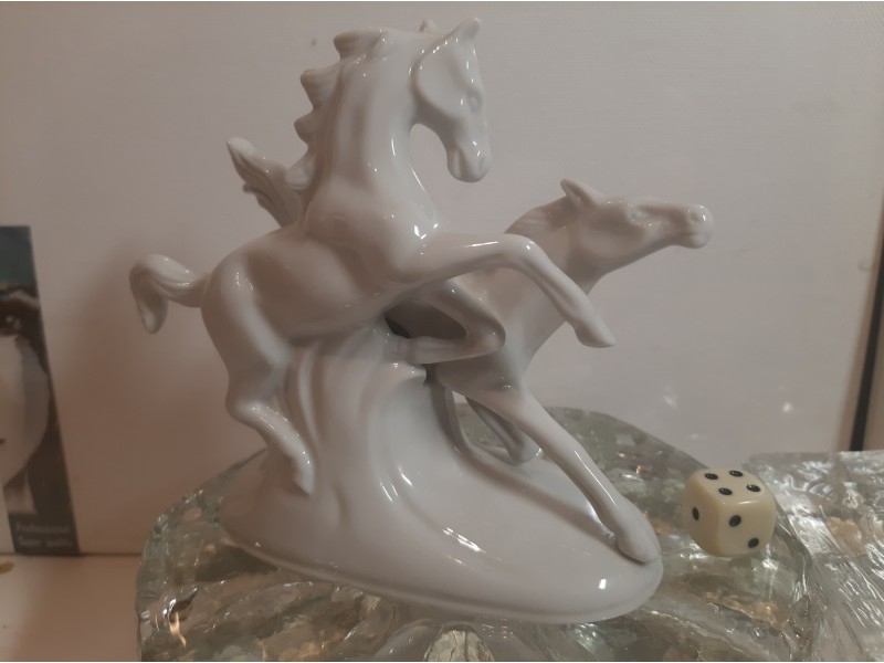 ANTIK STAR UKRAS FIGURA KONJA OD PORCELANA DDR 60'