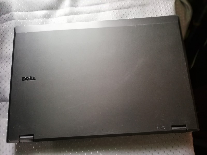 DELL Latitude E 5510 - i3 , - Nekompletan - ISPRAVAN