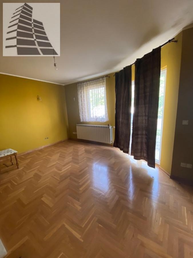 Busije useljiva kuća P+1 površine 150m2 i pomoćni objekat površine 133m2