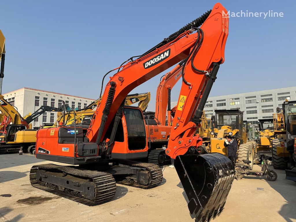 Doosan DX150 bager guseničar