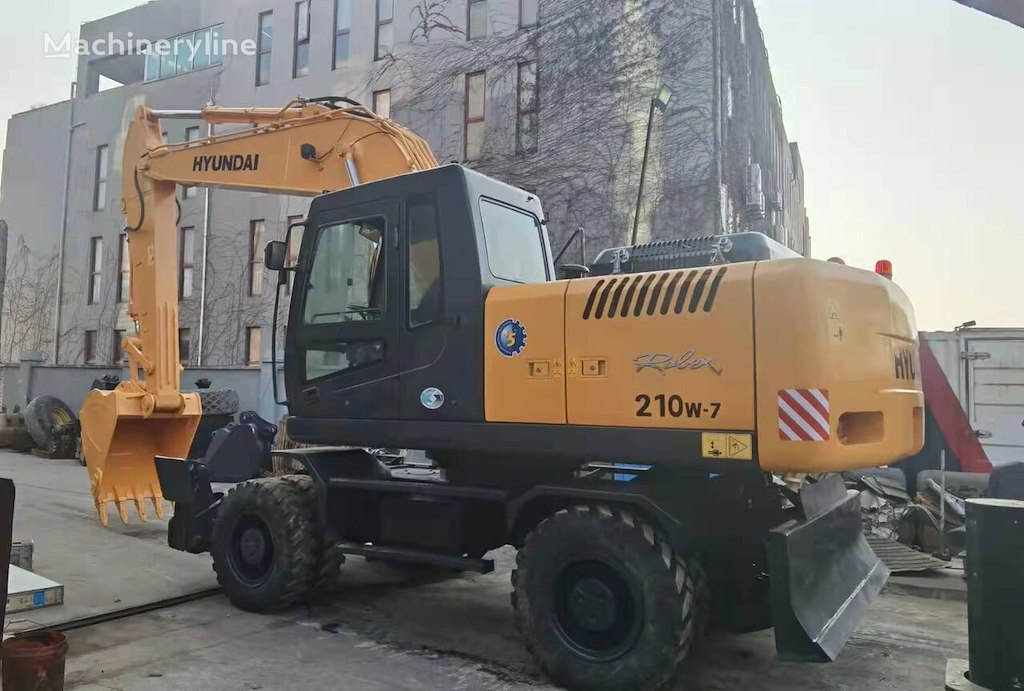 Hyundai R210 bager točkaš