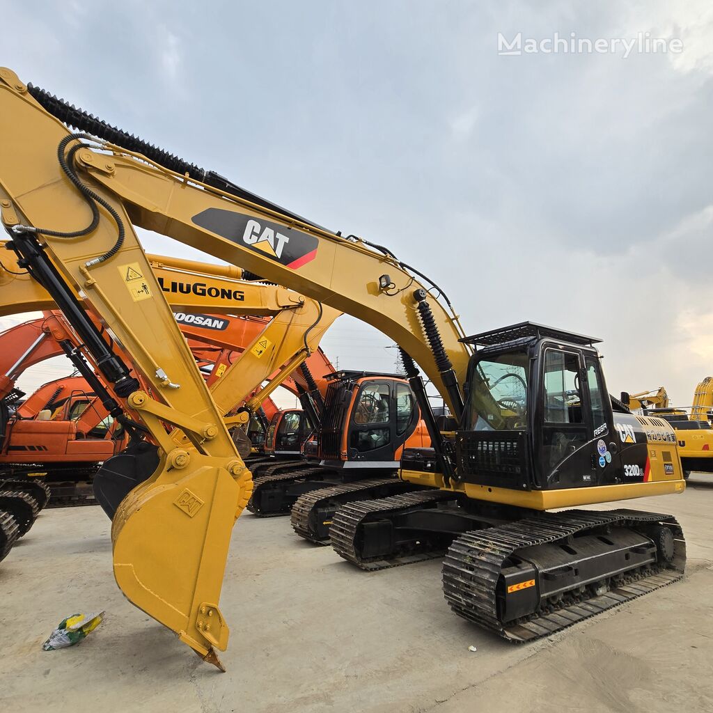 Caterpillar 320DL bager guseničar