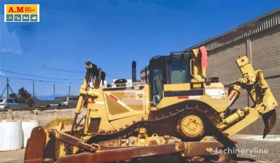 Caterpillar D8T buldožer