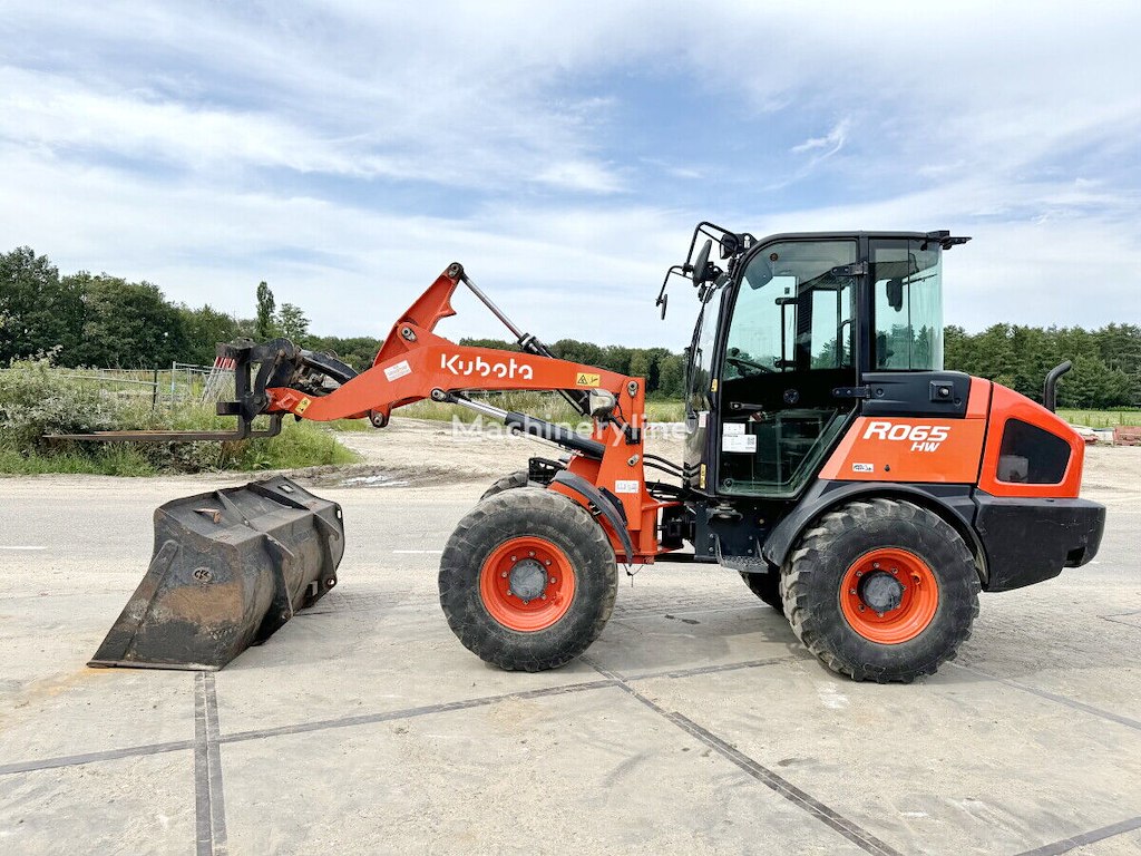 Kubota R065 prednji utovarivač