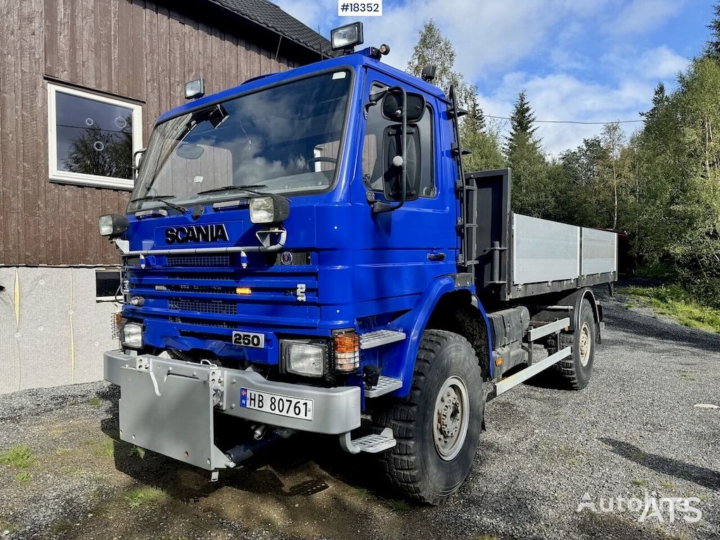 Scania P93 Plow-rigged flatbed w/ container mounts. Veteran. kamion s ravnom platformom