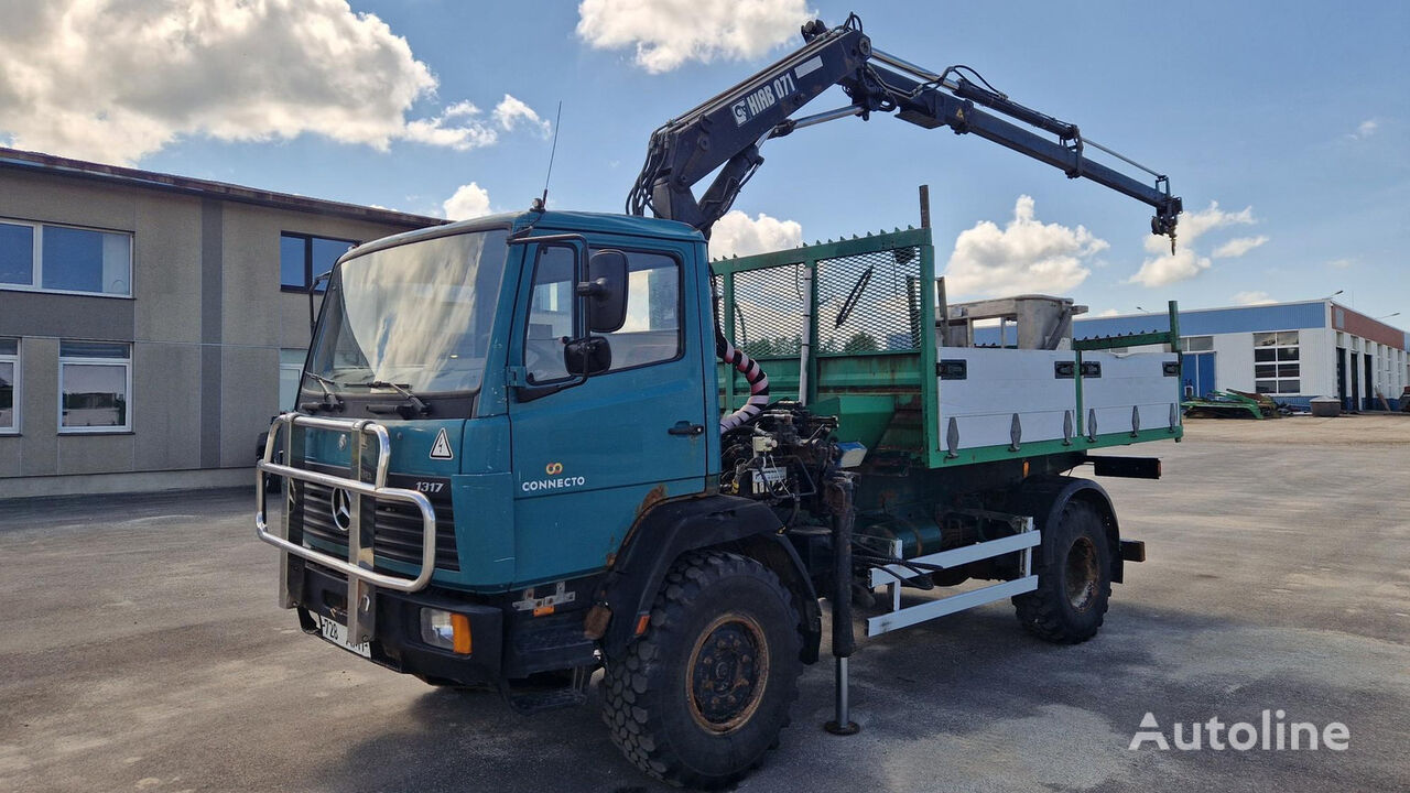 Mercedes-Benz 1317 AK 4X4 HIAB 071 kamion s ravnom platformom