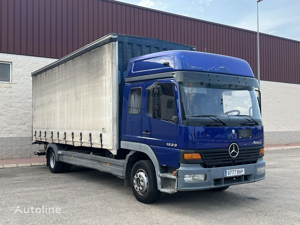 Mercedes-Benz ATEGO 1223 PUERTA ELEVADORA kamion sa klizna zavesa cerada