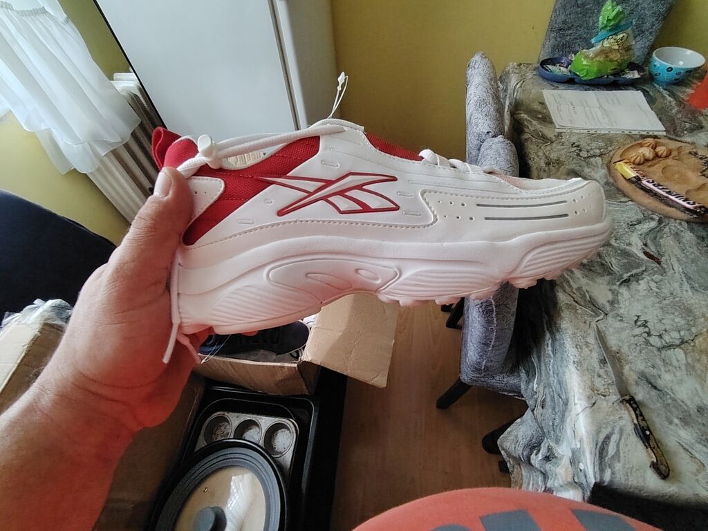 Potpuno nove muške ORIGINAL patike Reebok, bele boje sa crvenim