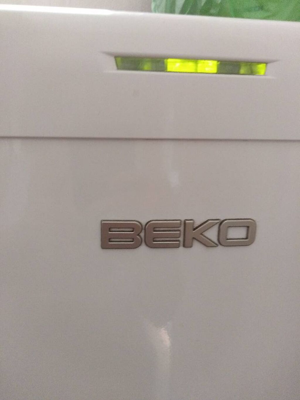 Prodajem Beko zamrzivac,kupljen pre godinu dana.Stanje odlicno