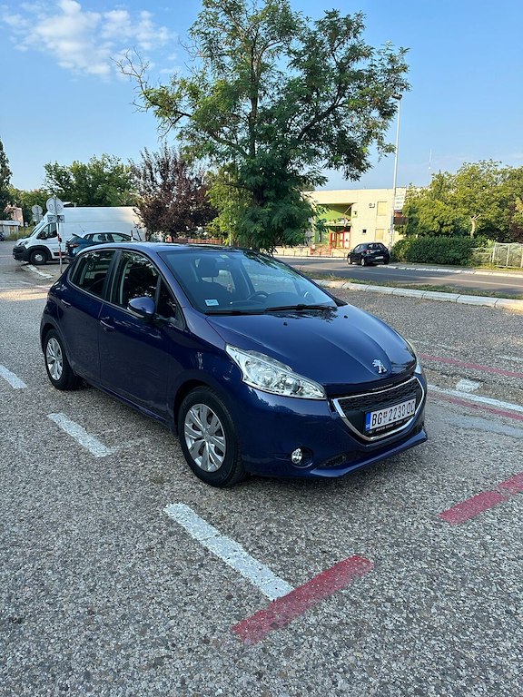 Peugeot 208: 1.2 l | 2013 г. | 105000 km. Hečbek