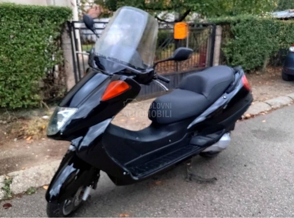 Na prodaju stanje: polovno vozilo marka:honda tip:scooter