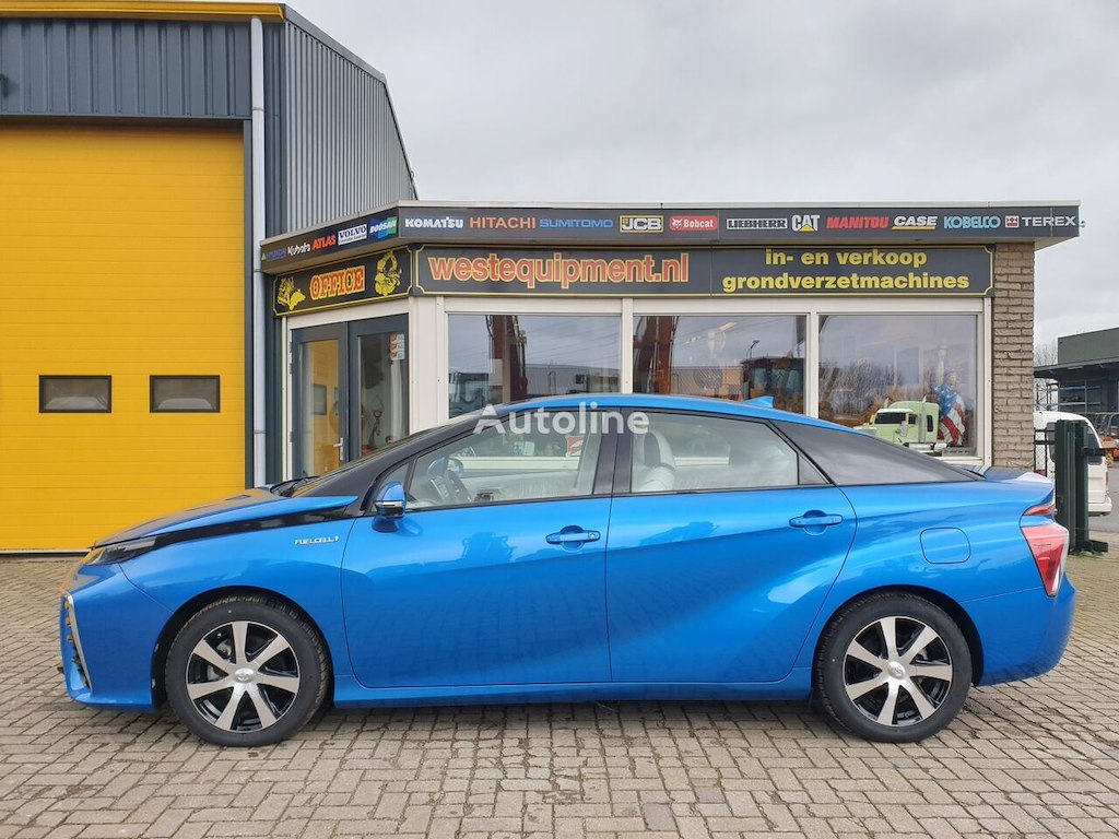 Novi Toyota Mirai sedan