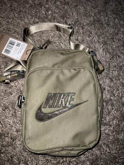 NIKE Heritage Crossbody Bag (4L) NOVO