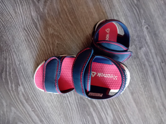 Reebok sandale 29