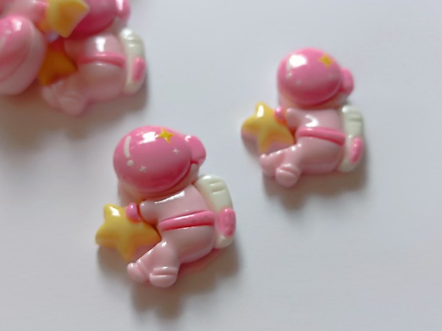 (A1520) Resin kaboson roze svemirci 1kom