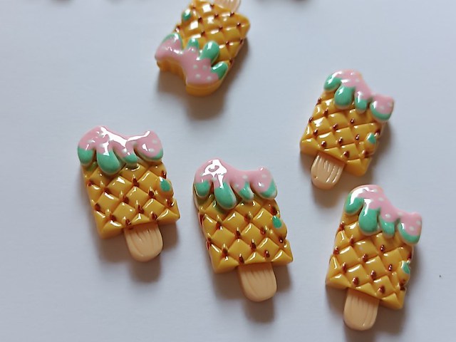 (A1516) Resin kaboson sladoledi ananas 1kom