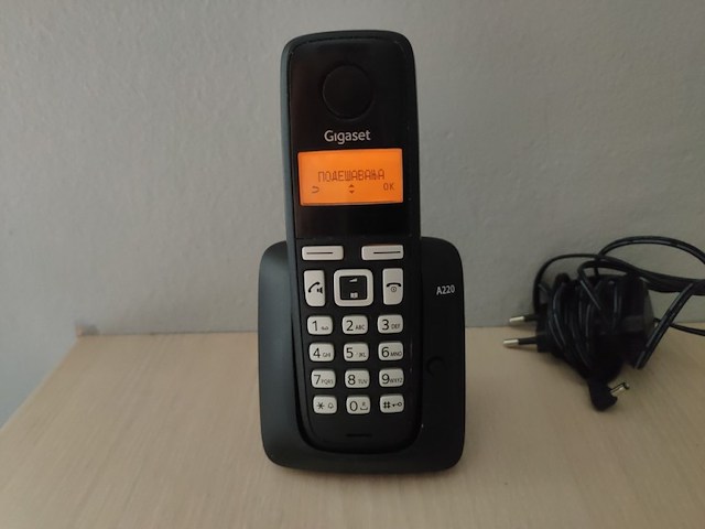 Siemens A220 bezicni telefon sa malom bazom.