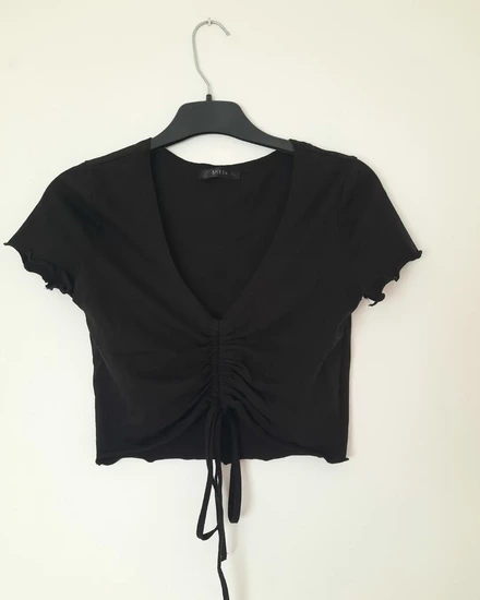 Shein crop top 150 din