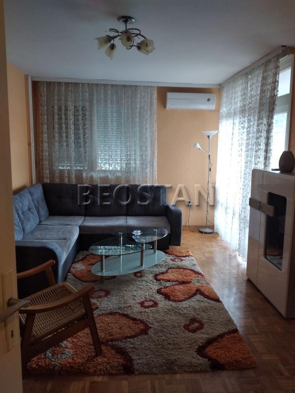 Bulevar Oslobođenja, Trosoban stan za izdavanje, 80m2, 750€