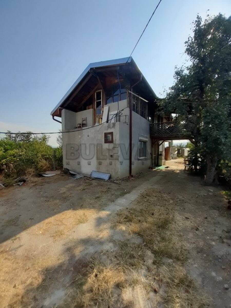 Na prodaju kuća, selo Batušinac, opština Merošina 139m2, plac 1129m2