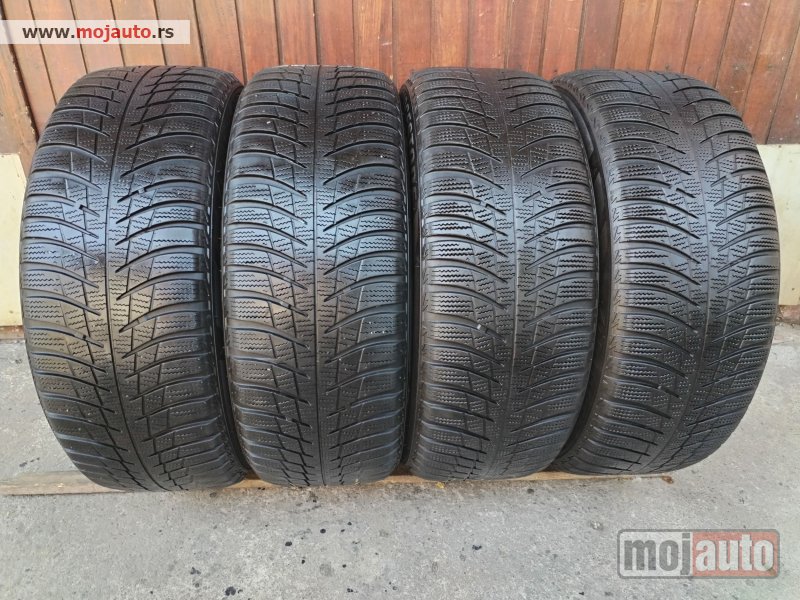 2675. Gume BRIDGESTONE 16-ice, ZIMSKE 205/55, Šara 5,5 mm, DOT 4417