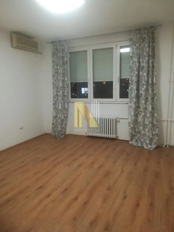 Izdavanje, poslovni prostor, 53m2, Bulevar Oslobodjenja, Novi Sad, Novi Sad