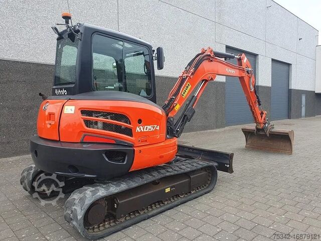 Mini bageri
Kubota KX057-4