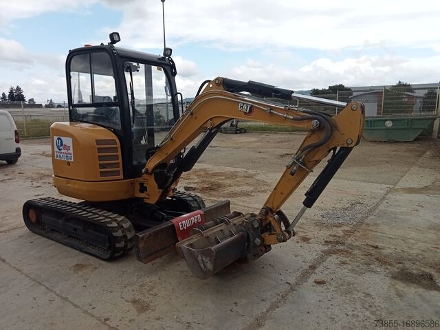 Mini bager < 7t
Caterpillar 302.7D CR with 3 buckets