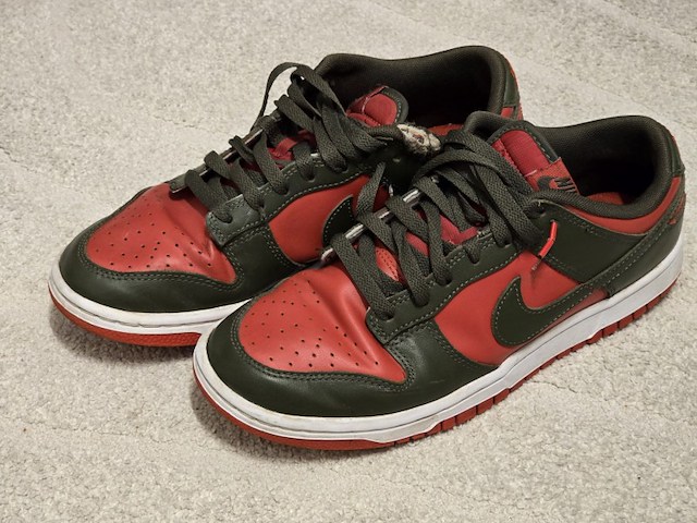 Nike Dunk Low SKU: DV0833-600 broj 42 original