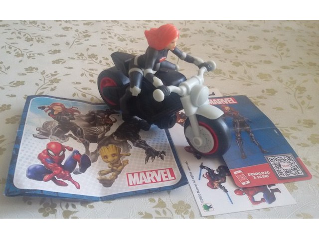 Kinder 2021 MAXI Marvel Black Widow VVD29