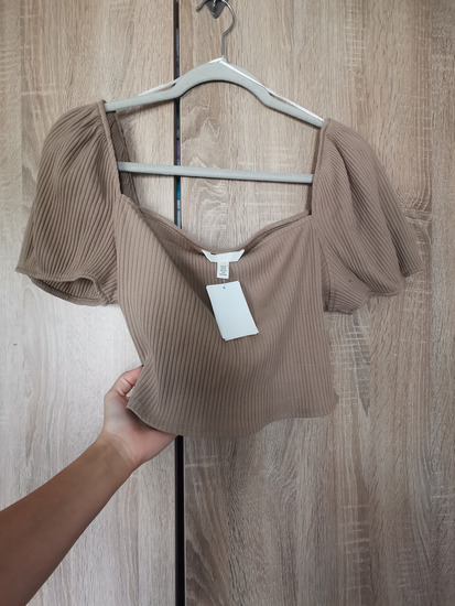 H&M novi top sa etiketom