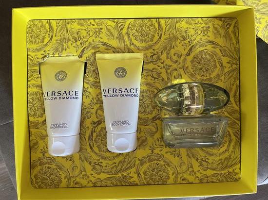 Versace yellow diamond set. snizen na 6500‼️