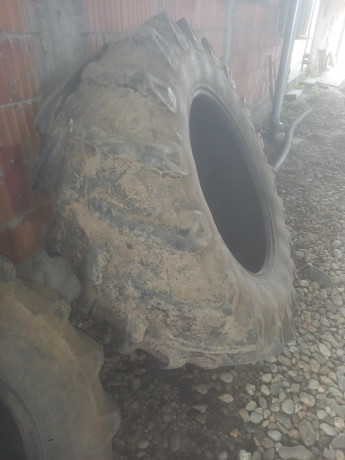 Gume za traktor 580/70 R38 i 480/70 R28