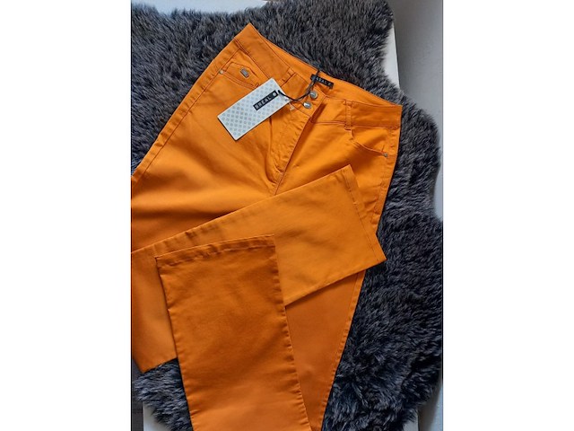 Francuske pantalone NOVO sa etiketom