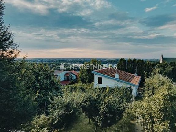 Odlična kuća u Ledincima!