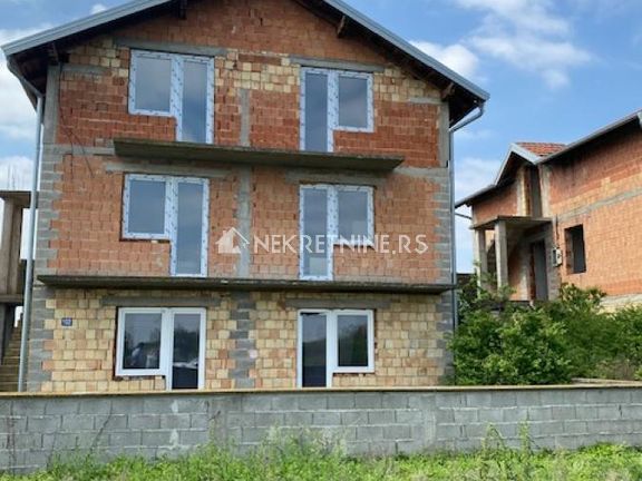 Zemun-Ugrinovci-naselje Grmovac kuća 390m2+garaža 17m2