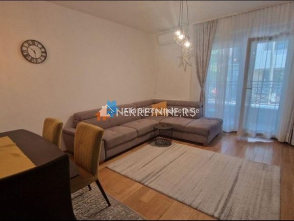 Voždovac, Lekino brdo, 3.0 stan, 72m2, 850 EUR