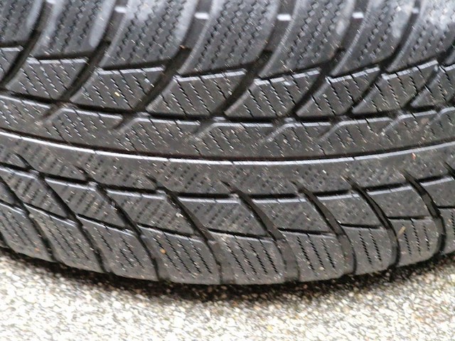 Gume Bridgestone 205 55 R16 94V snow 6 mm