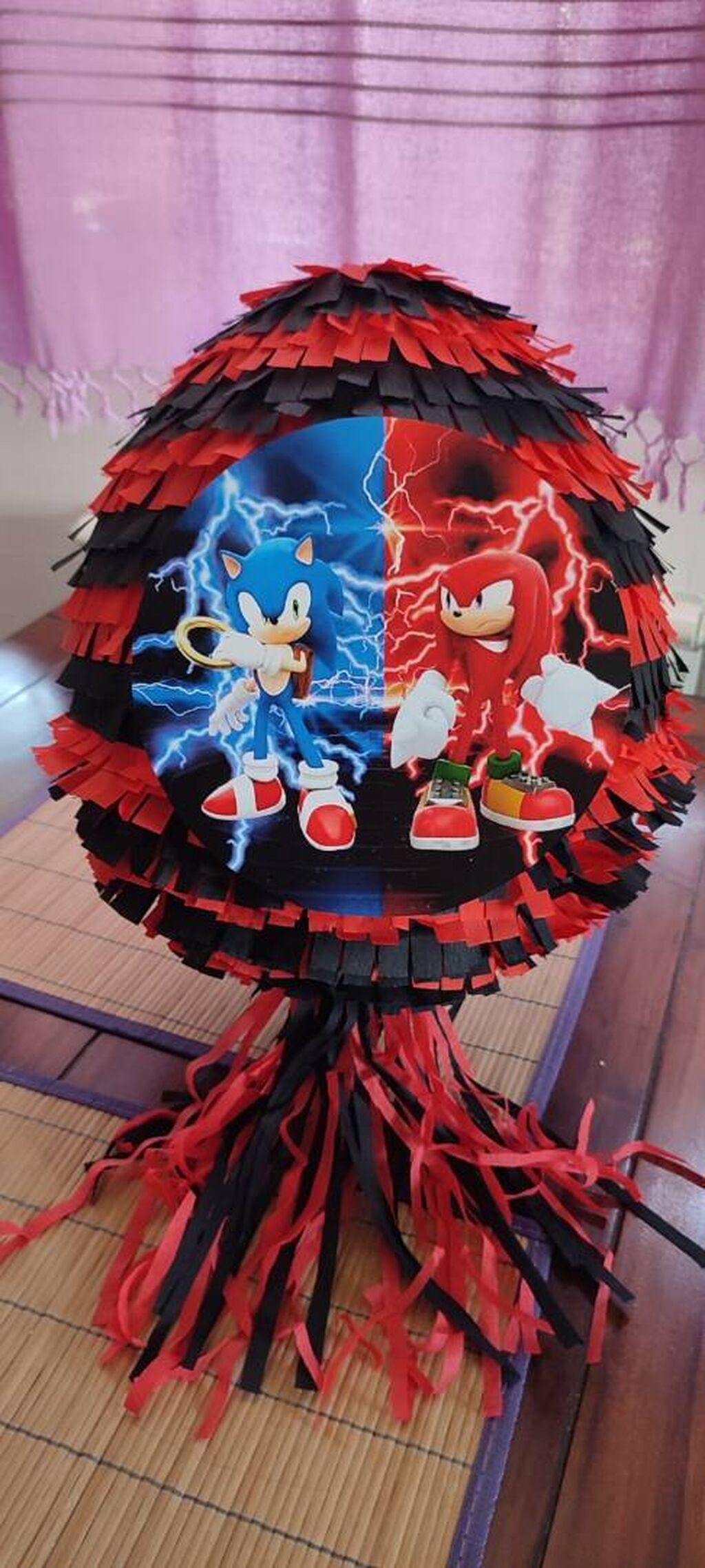 Pinjata Plavi i Crveni Sonic :) Savrsen poklon za deciji rodjendan. U