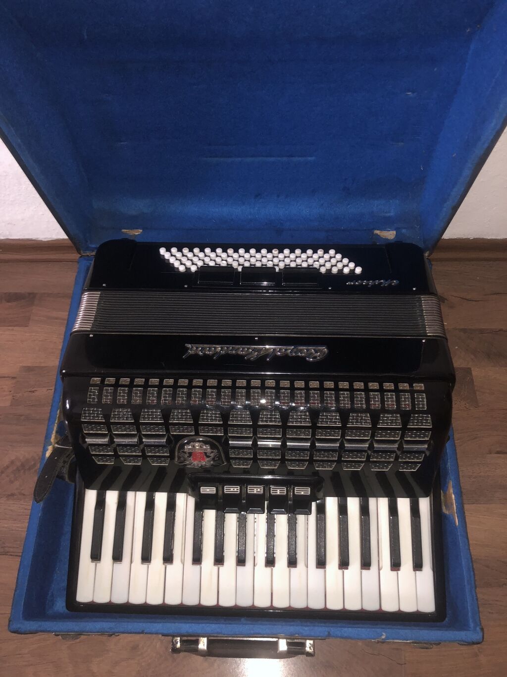 Harmonika ROYAL HANDARD crna boja 80 basova  desna ruka 5