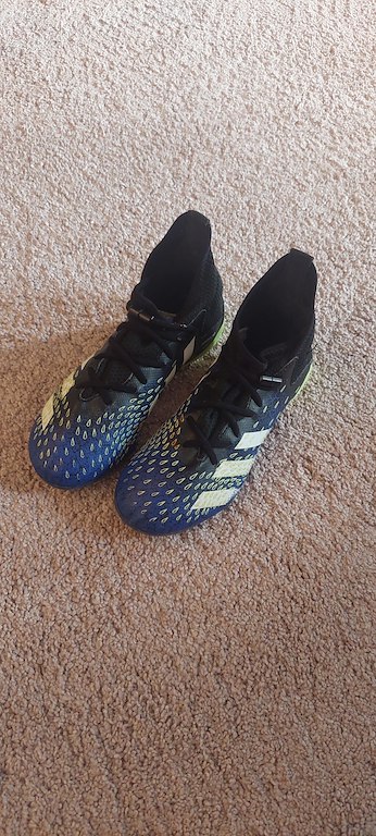 Kopacke, Adidas-predator, 32 broj. ocuvane, trenutno na njima lastis