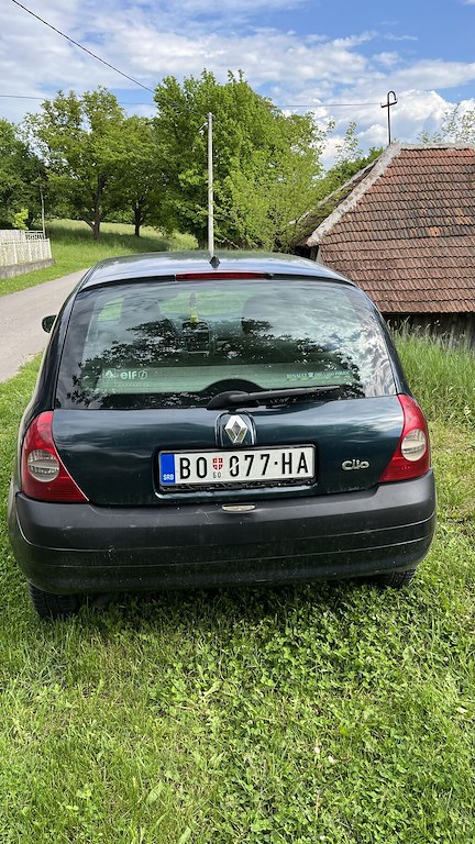 Reno Clio 1.5 dci 2005 godište.Registrovan do 19.10.24 Na pitanja šta