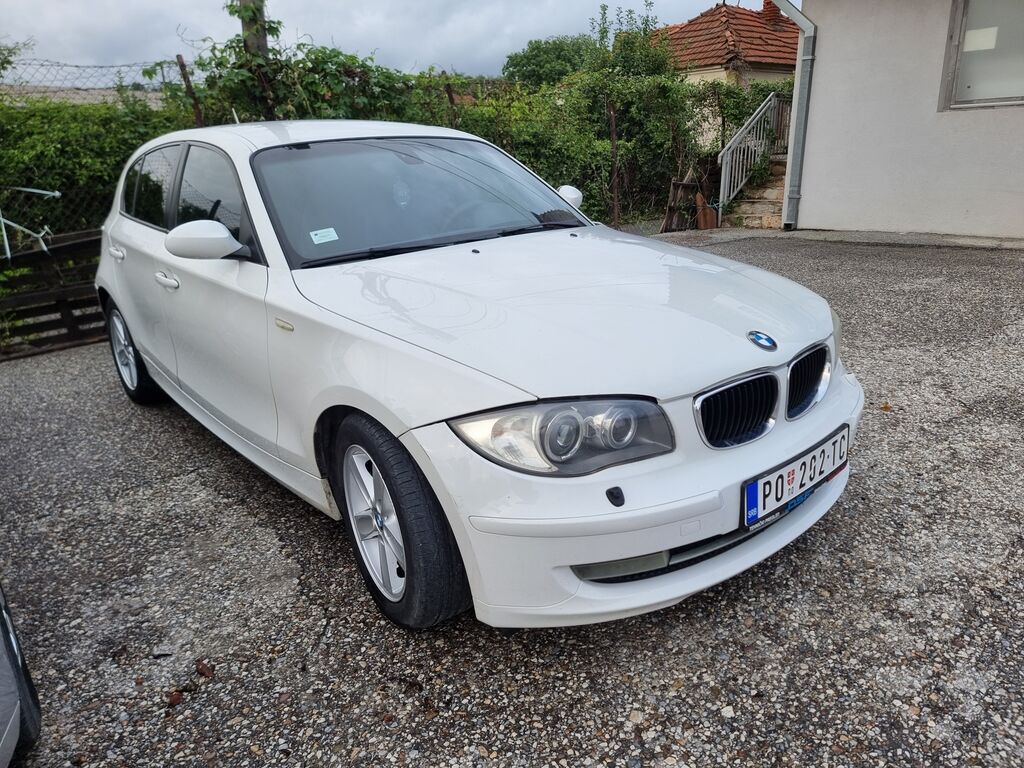 Bmw 120 D M opreme paket unutra, grejaci sedista, zatamljena stakla s