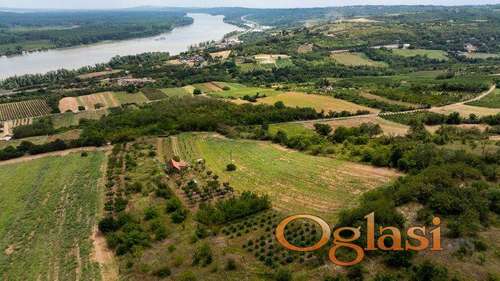 Fantastičan plac na Banstolu sa pogledom na Dunav!